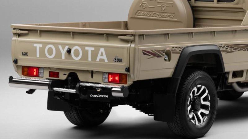 Prices and Specifications for Toyota Land Cruiser 70 Pick Up 2024 in Saudi Arabia | Autopediame